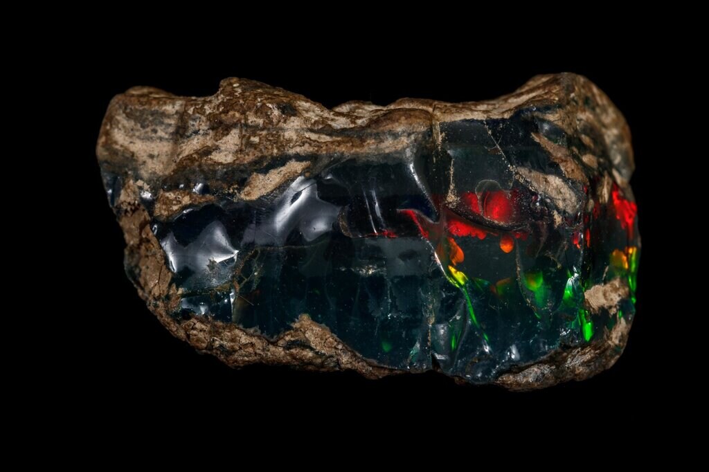 Schwarzer Opal: Aussehen, Herkunft, Besonderheiten