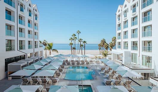 美しいビーチがすぐそばに: Luxury Hotels & Resorts | American Express Travel JP