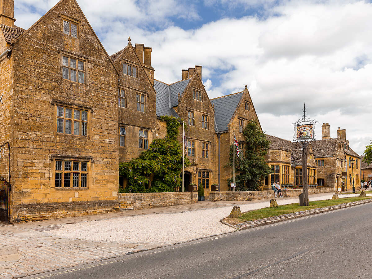 The Lygon Arms Hotel | The Hotel Collection | Amex Travel KR