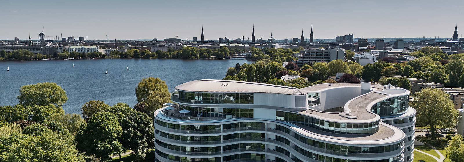 The Fontenay Hamburg | Fine Hotels + Resorts | Amex Travel CA